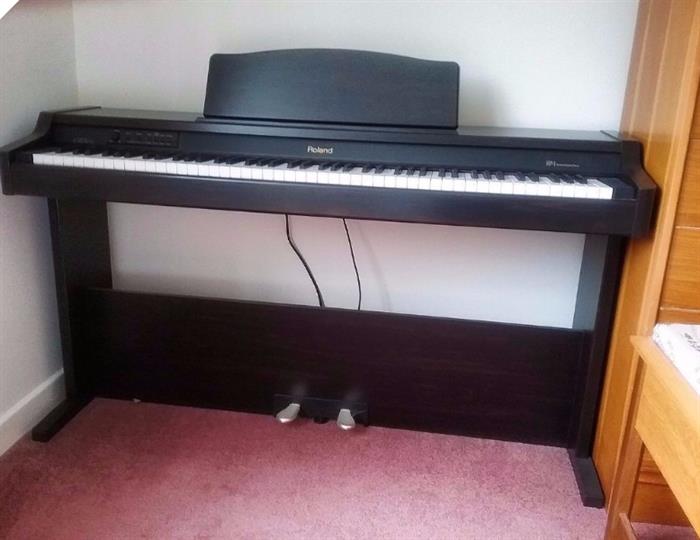 PIANO ROLAND HP1